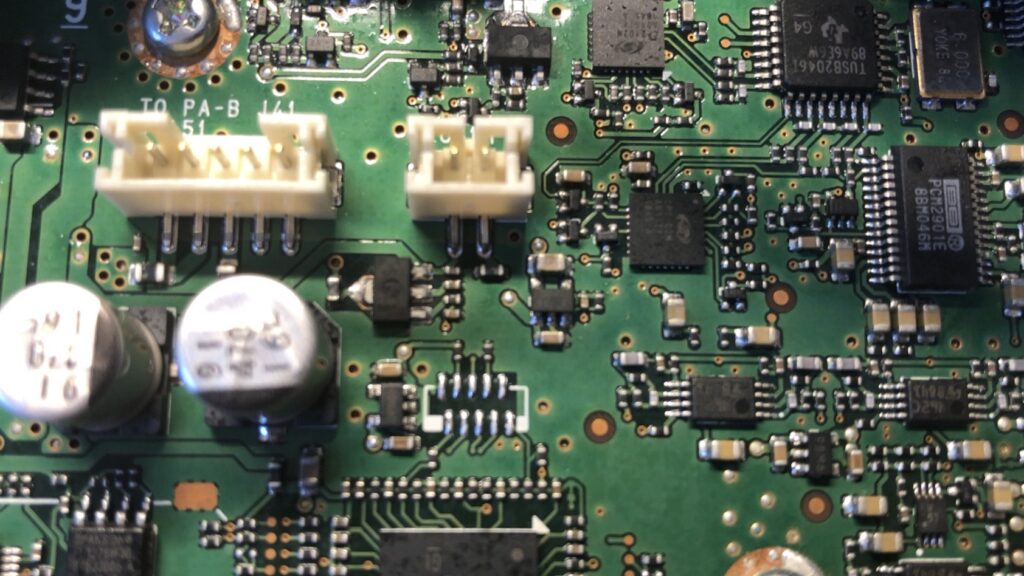 [DIGI] IC-9700の安定度向上のためFAN改造をしてみた｜きょうも無線日和